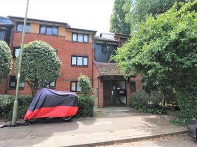 1 Bedrooms Flat for rent in Grace Close, Pavilion Way, Burnt Oak, Edgware HA8