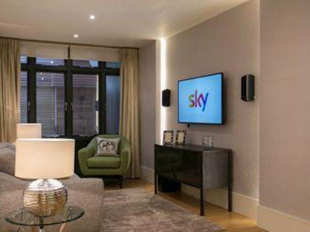 1 Bedrooms Flat for rent in Great Portland Street, London W1W