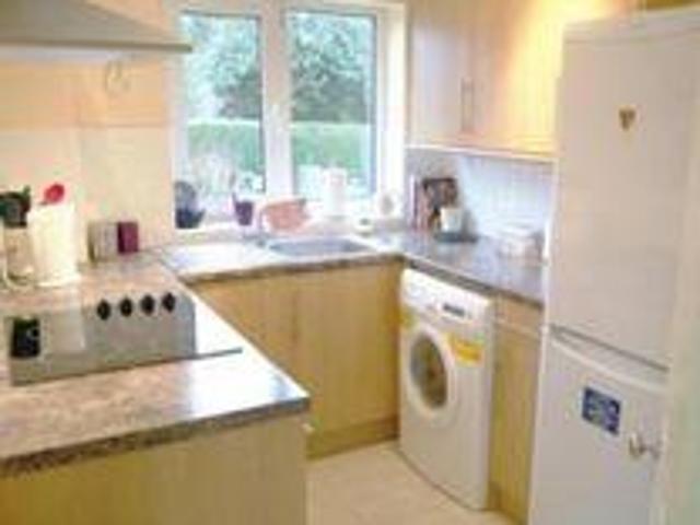1 Bedrooms Flat for rent in Green View Court, Leeds LS8