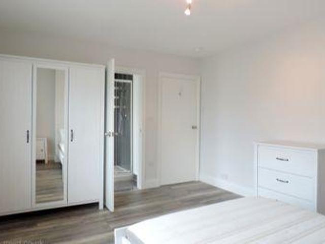 1 Bedrooms Flat for rent in Griffin Road House Share Room 5, Plumstead SE18