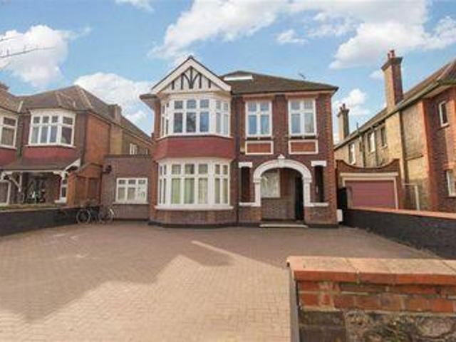 1 Bedrooms Flat for rent in Gunnersbury Avenue, Ealing W5