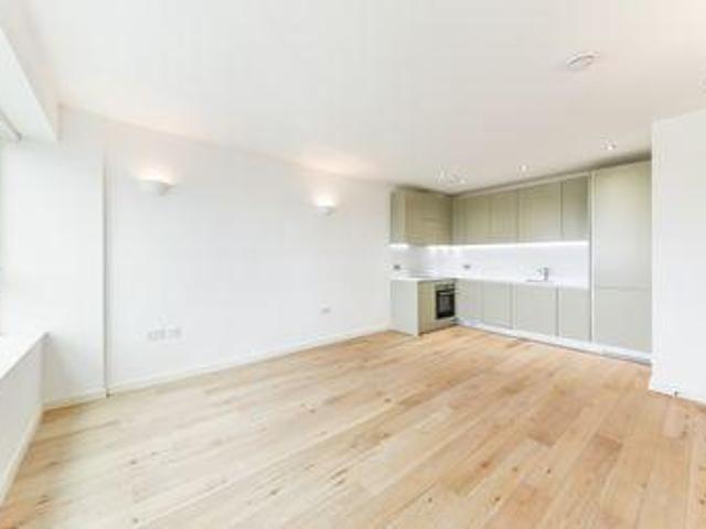 1 Bedrooms Flat for rent in Dolphin House, Windmill Road, Sunbury On Thames TW16