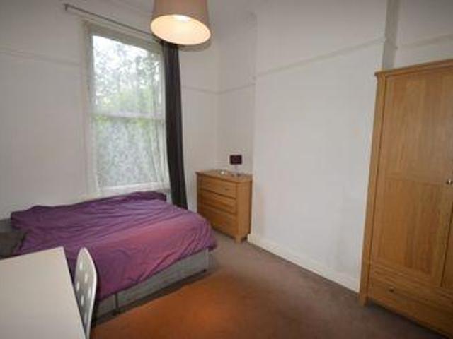 1 Bedrooms Flat for rent in Devonport Road, Shepherds Bush W12