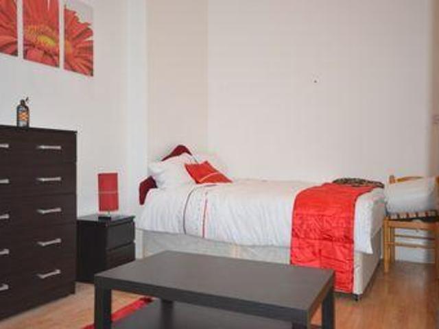 1 Bedrooms Flat for rent in Devonport Road, Shepherds Bush W12