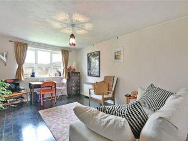 1 Bedrooms Flat for rent in Draycott Close, Cricklewood NW2