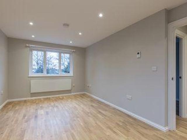 1 Bedrooms Flat for rent in Dunnock, Close, London N9