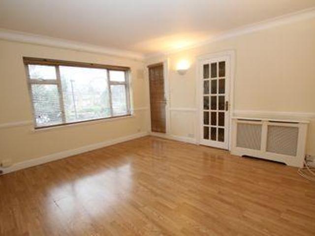 1 Bedrooms Flat for rent in Dunraven Drive, Enfield EN2