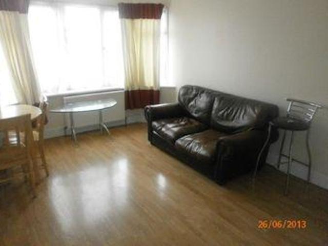 1 Bedrooms Flat for rent in Eastern Avenue, Ilford IG2