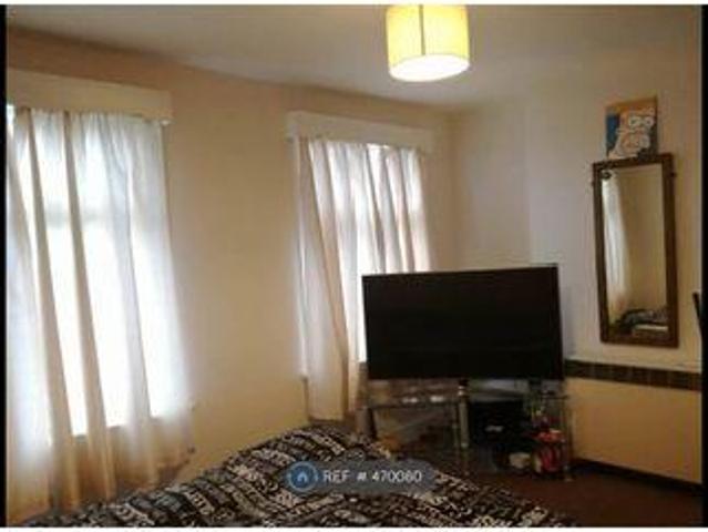 1 Bedrooms Flat for rent in Egham, Egham TW20