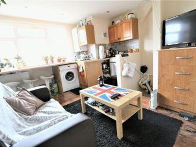 1 Bedrooms Flat for rent in Ewart Grove, London N22