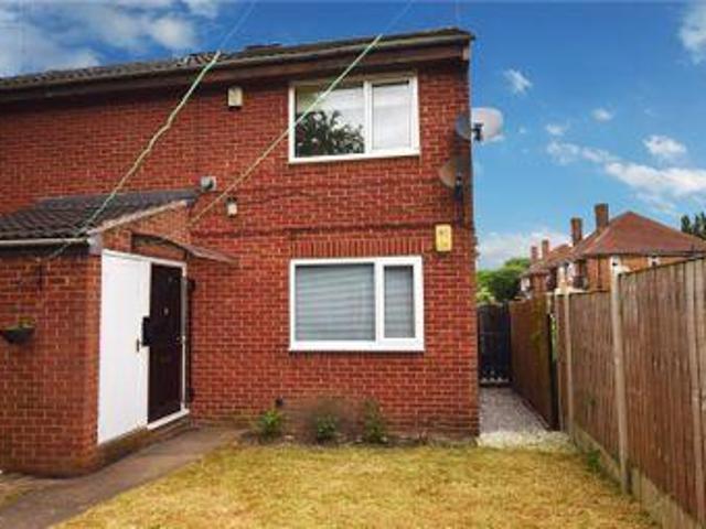 1 Bedrooms Flat for rent in Exeter Drive, Leeds, West Yorkshire LS10