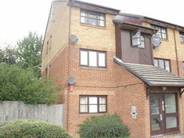 1 Bedrooms Flat for rent in Faulkner Close, Chadwell Heath, Romford, London RM8