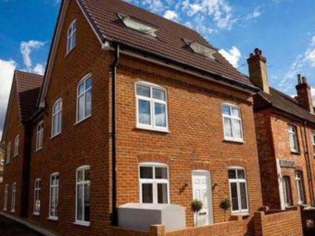 1 Bedrooms Flat for rent in Falcon Road, Guildford, Surrey GU1