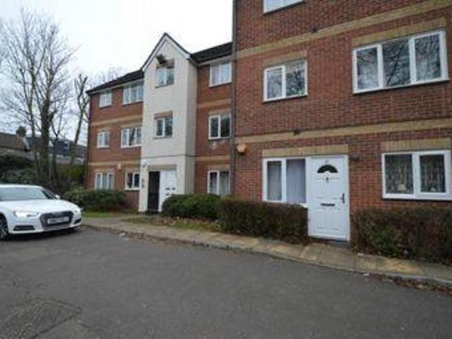 1 Bedrooms Flat for rent in Fenman Gardens, Ilford IG3