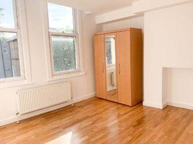 1 Bedrooms Flat for rent in Finsbury Park Road, Finsbury Park N4