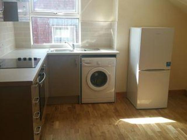 1 Bedrooms Flat for rent in Flat 3, Kirkstall, 5 Kirkstall Avenue, Kirkstall, Leeds, Kirkstall LS5