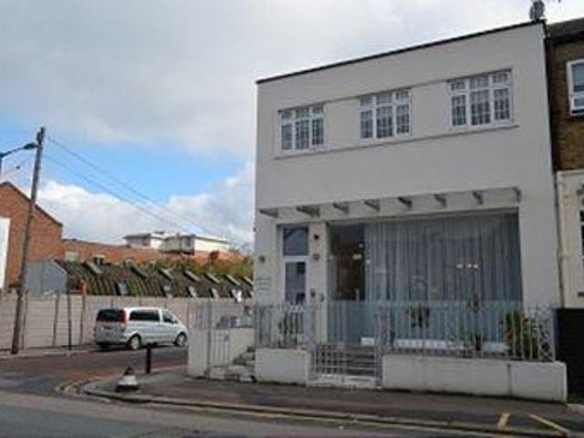 1 Bedrooms Flat for rent in Florentia House Vale Road, Harrin N4