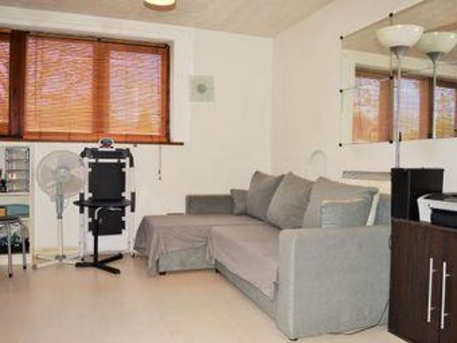 1 Bedrooms Flat for rent in Friars Mead, London E14