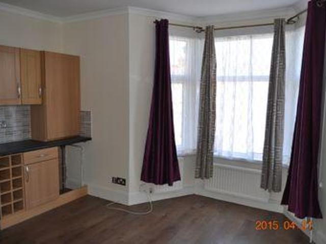 1 Bedrooms Flat for rent in Kensington Gardens, Ilford IG1