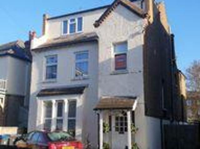 1 Bedrooms Flat for rent in King Charles Road, Surbiton KT5