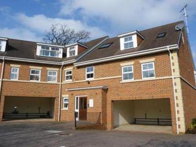 1 Bedrooms Flat for rent in Kingfisher Court, Fleet GU51