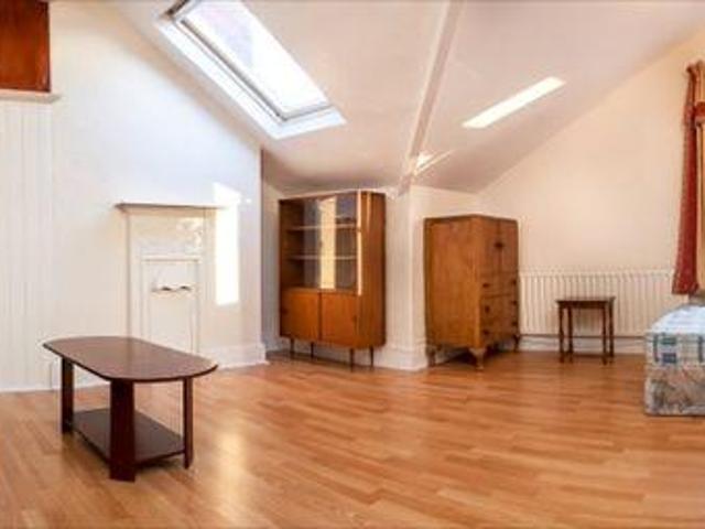 1 Bedrooms Flat for rent in Kirkstall Lane, Headingley, Leeds LS6