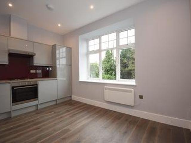 1 Bedrooms Flat for rent in Hornminster Glen, Hornchurch RM11