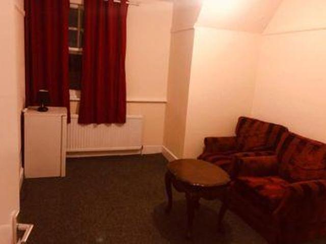 1 Bedrooms Flat for rent in Haycroft Road, Surbiton KT6