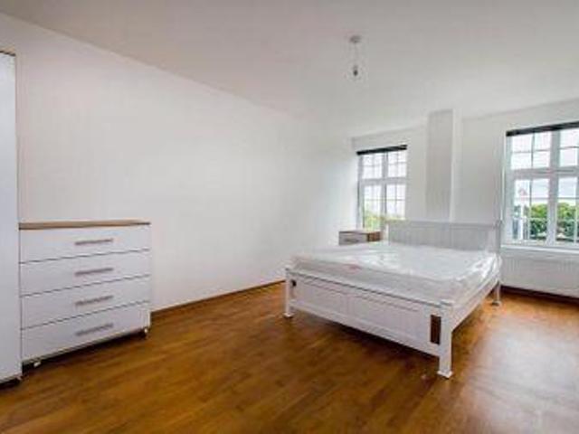 1 Bedrooms Flat for rent in Haycroft Road Surbiton KT6
