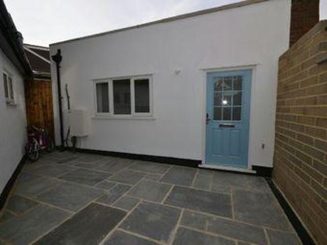 1 Bedrooms Flat for rent in Hale End Road, Woodford Green IG8
