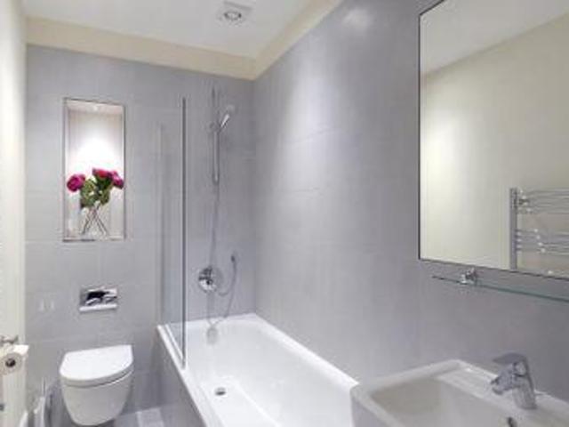 1 Bedrooms Flat for rent in Hamlet Gardens, London W6