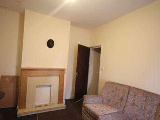 1 Bedrooms Flat for rent in Harlech Street, Beaston, Leeds LS11