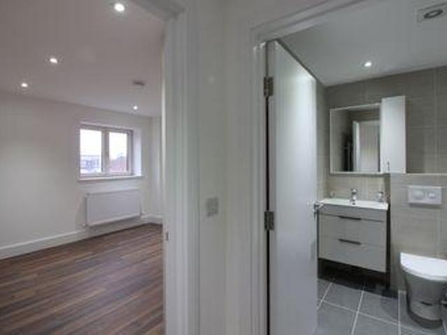 1 Bedrooms Flat for rent in High Mount, Station Road, London NW4
