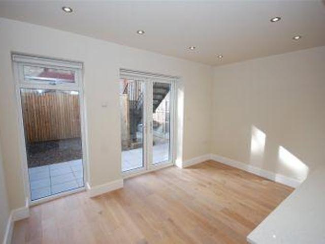 1 Bedrooms Flat for rent in High Road, London N12