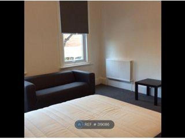 1 Bedrooms Flat for rent in High Road, London N12