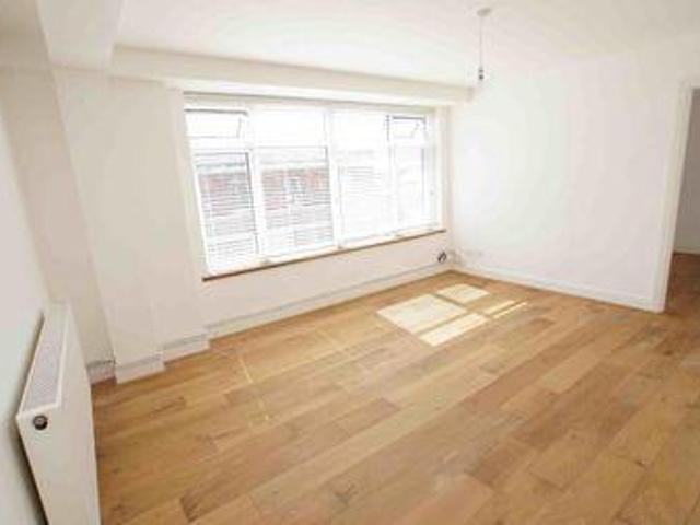 1 Bedrooms Flat for rent in High Street, London SE25