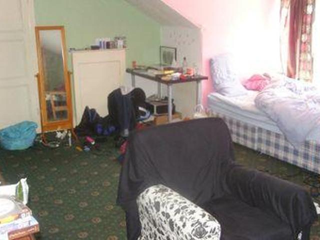 1 Bedrooms Flat for rent in Hyde Park Road, Hyde Park, Leeds LS6