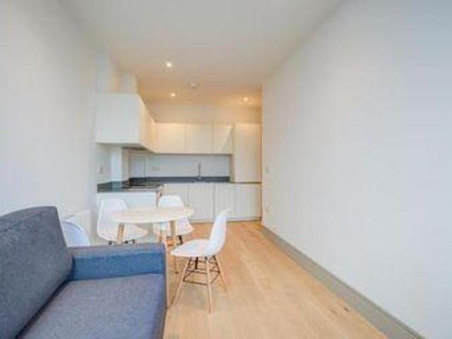 1 Bedrooms Flat for rent in Imperial Drive, Harrow HA2