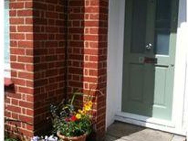 1 Bedrooms Flat for rent in Inglemere Road, London CR4