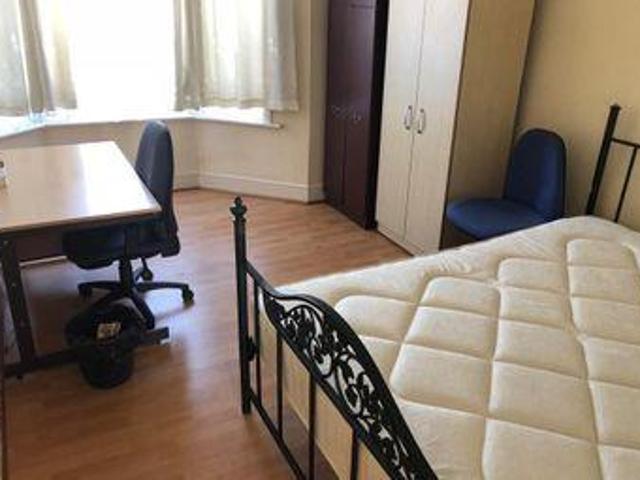 1 Bedrooms Flat for rent in Ilford Lane, Ilford IG1