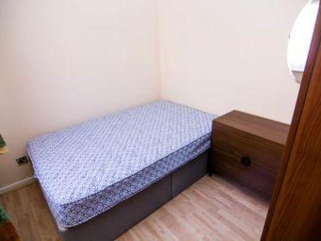 1 Bedrooms Flat for rent in Ironmongers Place, London E14