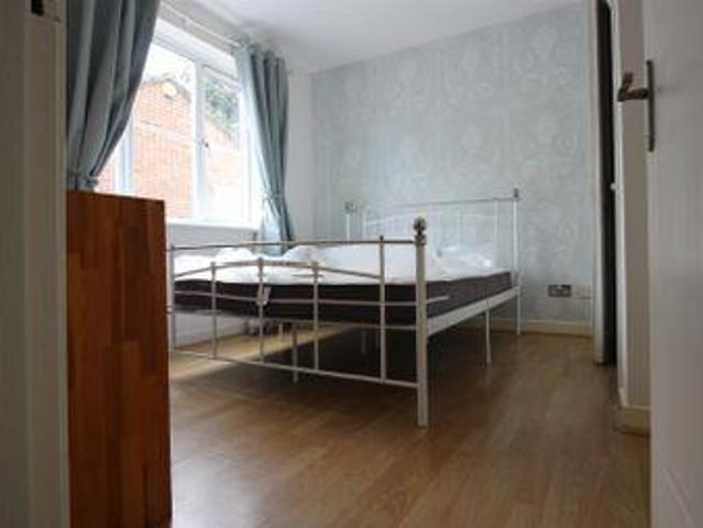 1 Bedrooms Flat for rent in Jacobs Avenue, Harold Wood, Romford RM3