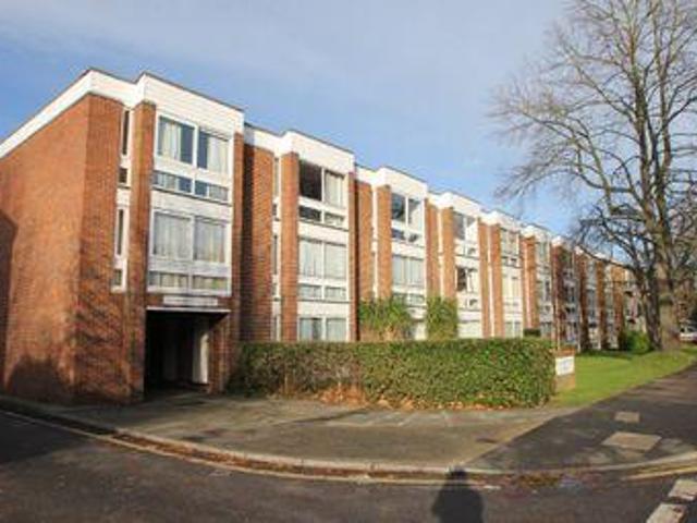1 Bedrooms Flat for rent in Lovelace Gardens, Surbiton KT6