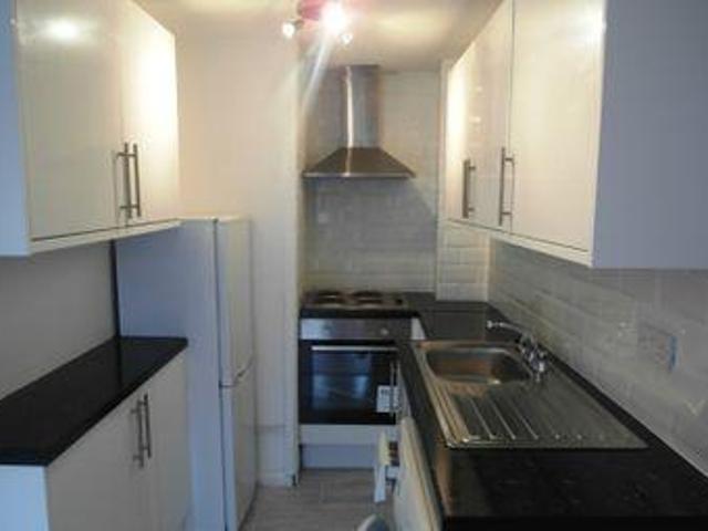 1 Bedrooms Flat for rent in Lovelace Gardens, Surbiton KT6