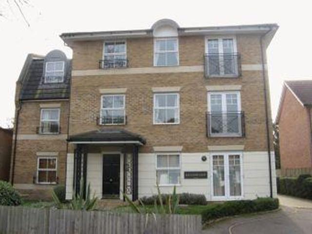 1 Bedrooms Flat for rent in Lovelace Gardens, Surbiton KT6