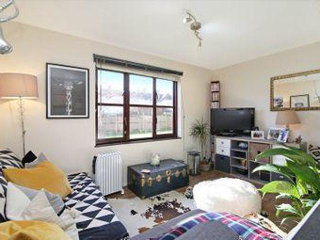 1 Bedrooms Flat for rent in Lowry Crescent, Mitcham CR4