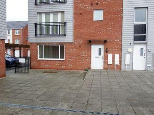 1 Bedrooms Flat for rent in Lock Keepers Way, Hanley, Stoke On Trent ST1