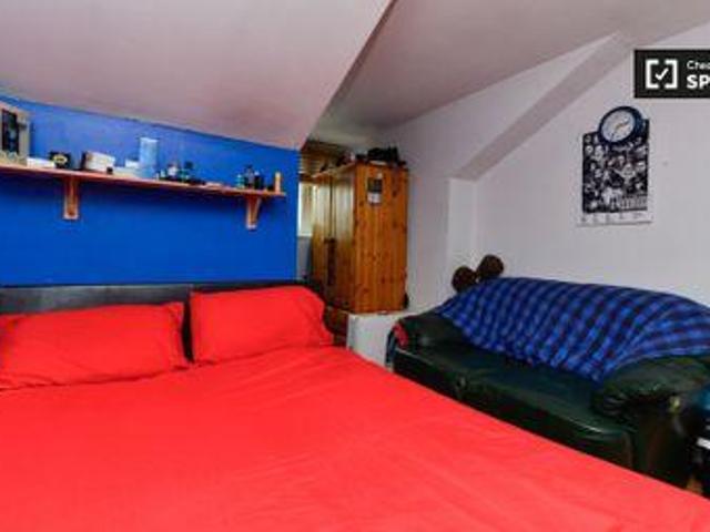 1 Bedrooms Flat for rent in Lockgate Close, London E9