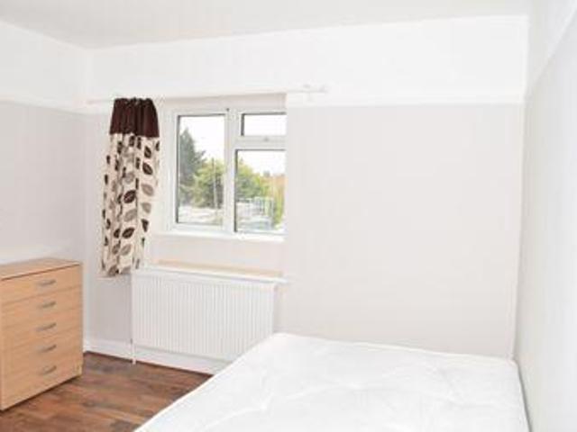 1 Bedrooms Flat for rent in Longbridge Road, Room 3, Dagenham RM8