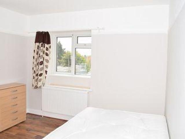 1 Bedrooms Flat for rent in Longbridge Road, Room 3, Dagenham RM8